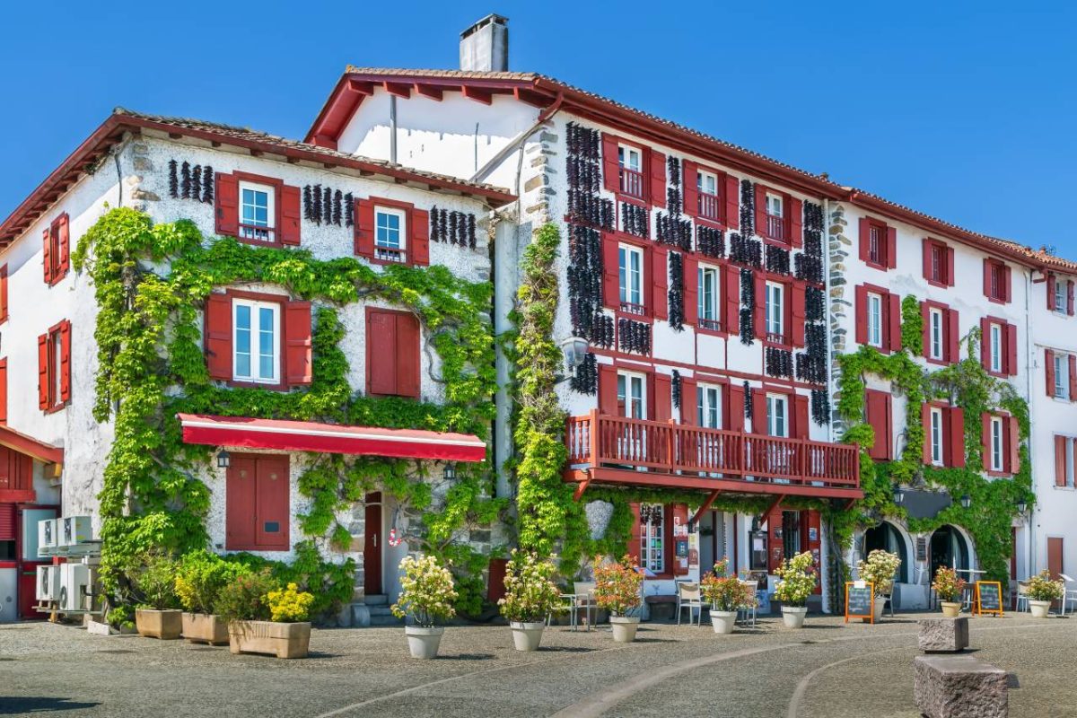 Ce village du Pays basque a transformé un simple piment en phénomène ...