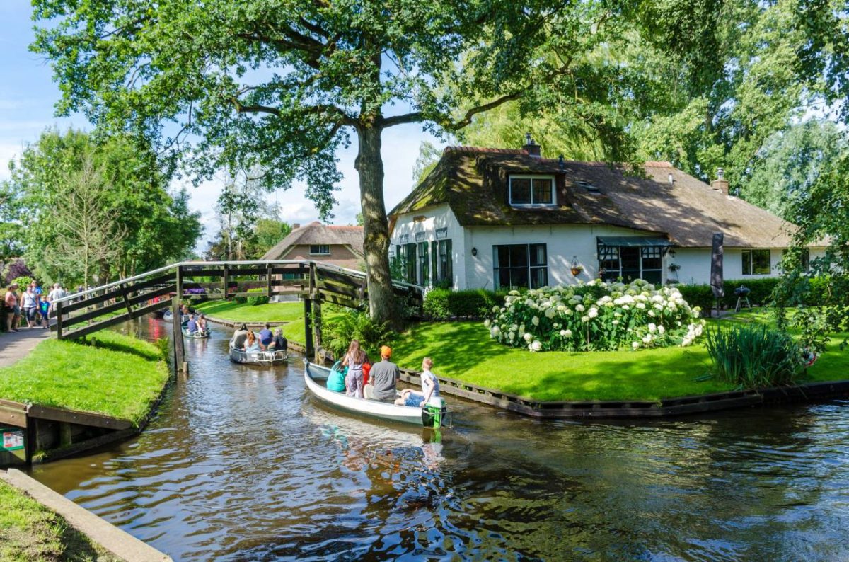 Giethoorn : découvrez la Venise verte des Pays-Bas, un village magique ...